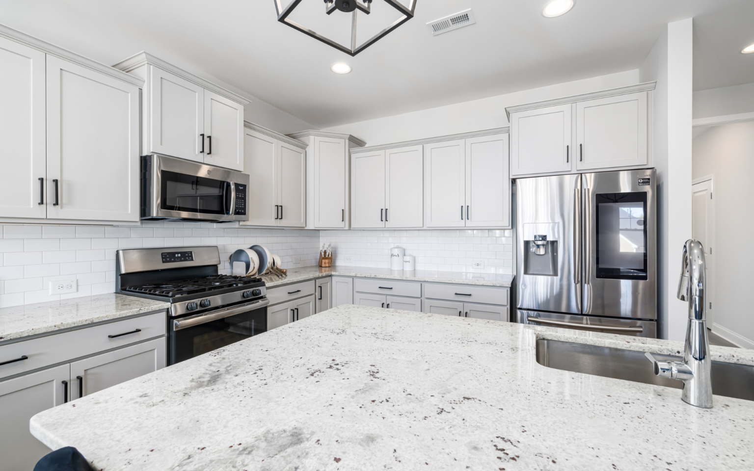 Mixing Kitchen Cabinet Styles: Dos, Don'ts, and Design Tips for a ...